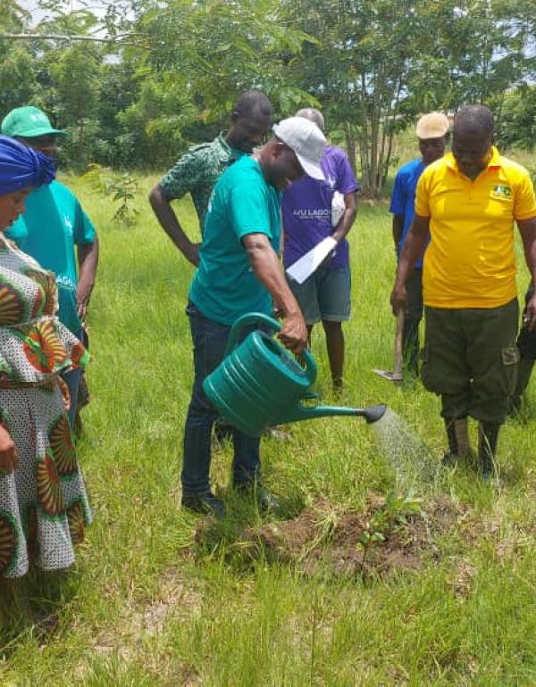 Community Tree Planting Event Held at Bayive | ACECoR